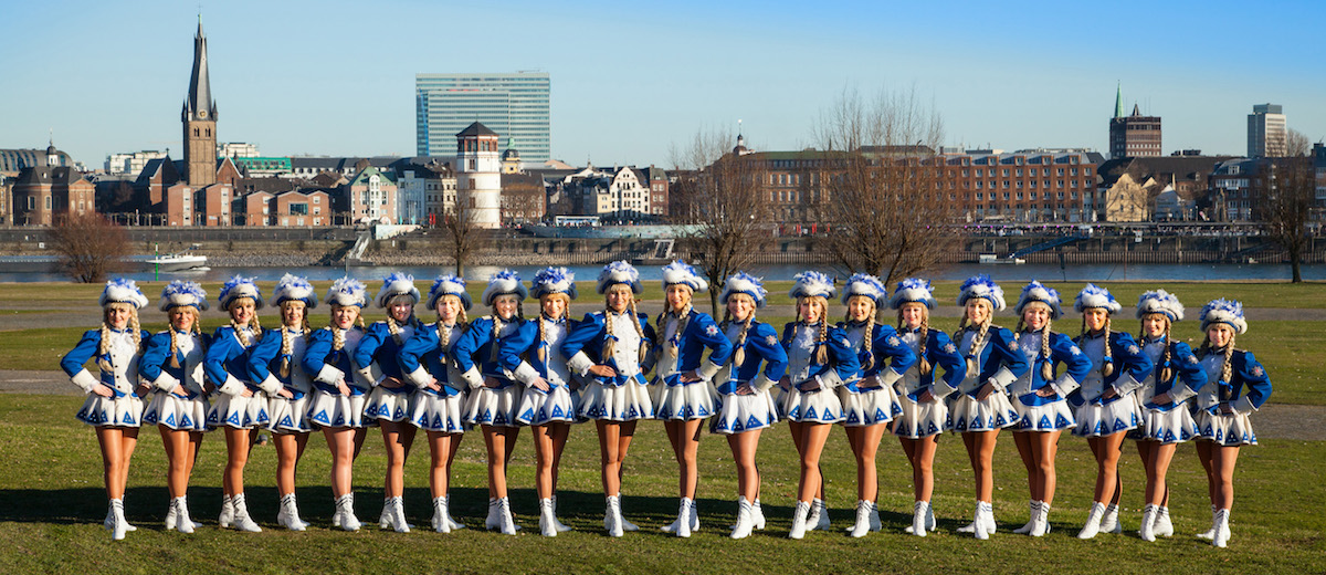 Tanzgarde :: Prinzengarde der Stadt Düsseldorf Blau-Weiss e.V. Tanzgarde :: Prinzengarde der Stadt Düsseldorf Blau-Weiss e.V.
